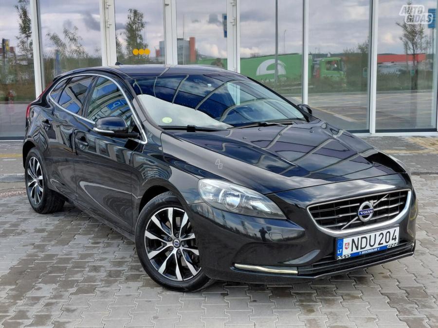 Black Volvo V40 2014 in Vilnius, with an engine capacity of 2.00 L and mileage of 364 thousand km for 5600 €, photo 1 on AUTOMOTO.COM.LV