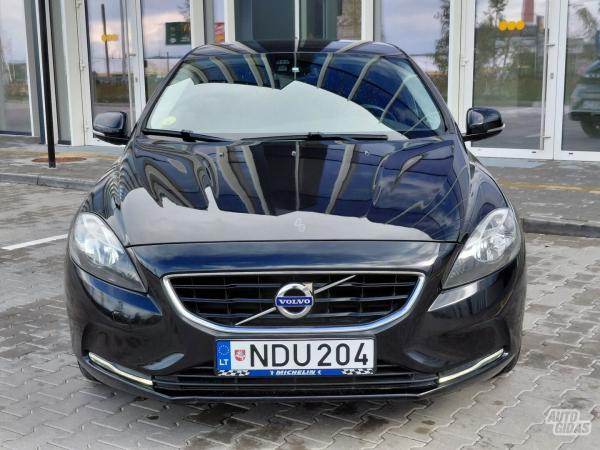 Melns Volvo V40 2014 Viļņa, ar dzinēja tilpumu 2.00 L un nobraukumu 364 tūkst. km par 5600 €, foto 2 vietnē AUTOMOTO.COM.LV