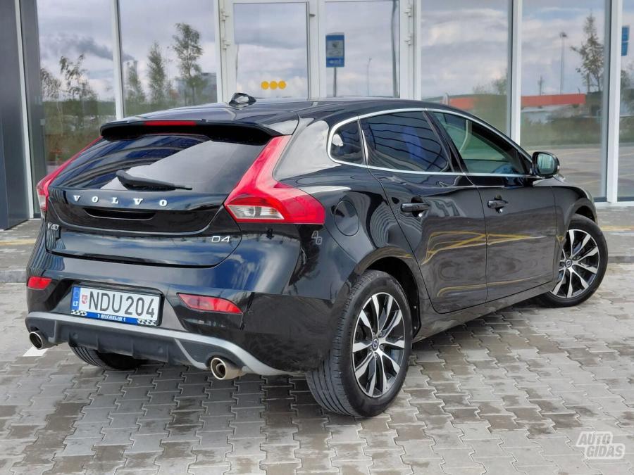 Black Volvo V40 2014 in Vilnius, with an engine capacity of 2.00 L and mileage of 364 thousand km for 5600 €, photo 7 on AUTOMOTO.COM.LV