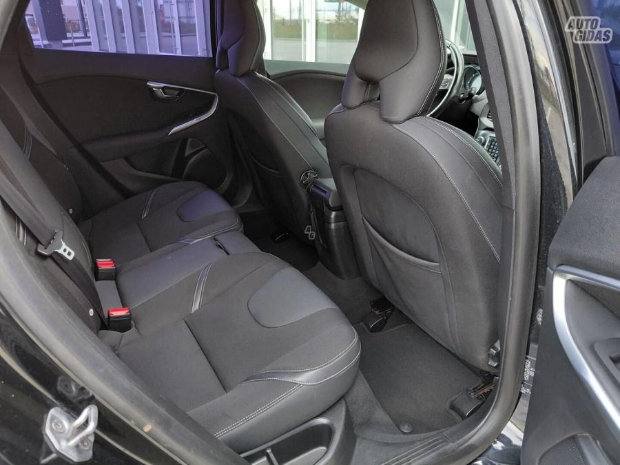Black Volvo V40 2014 in Vilnius, with an engine capacity of 2.00 L and mileage of 364 thousand km for 5600 €, photo 11 on AUTOMOTO.COM.LV