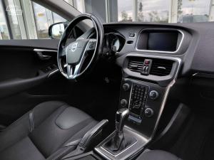 Black Volvo V40 2014 in Vilnius, with an engine capacity of 2.00 L and mileage of 364 thousand km for 5600 €, photo 14 on AUTOMOTO.COM.LV
