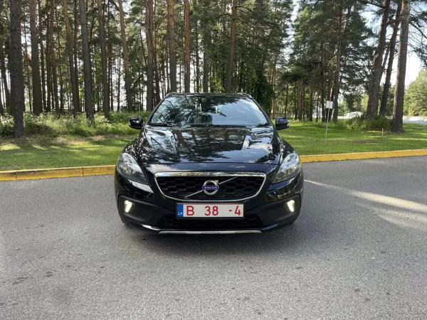 Black Volvo V40 2014 in Riga, with an engine capacity of 1.60 L and mileage of 186 thousand km for 4000 €, photo 3 on AUTOMOTO.COM.LV