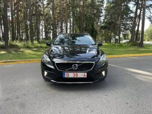 Black Volvo V40 2014 in Riga, with an engine capacity of 1.60 L and mileage of 186 thousand km for 4000 €, photo 4 on AUTOMOTO.COM.LV