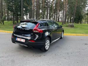 Black Volvo V40 2014 in Riga, with an engine capacity of 1.60 L and mileage of 186 thousand km for 4000 €, photo 5 on AUTOMOTO.COM.LV