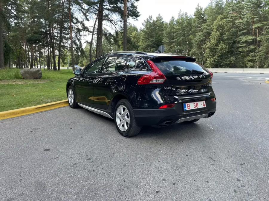 Black Volvo V40 2014 in Riga, with an engine capacity of 1.60 L and mileage of 186 thousand km for 4000 €, photo 6 on AUTOMOTO.COM.LV