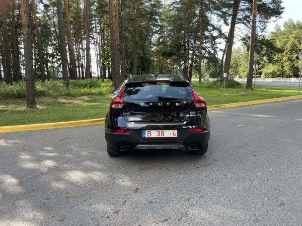 Black Volvo V40 2014 in Riga, with an engine capacity of 1.60 L and mileage of 186 thousand km for 4000 €, photo 6 on AUTOMOTO.COM.LV