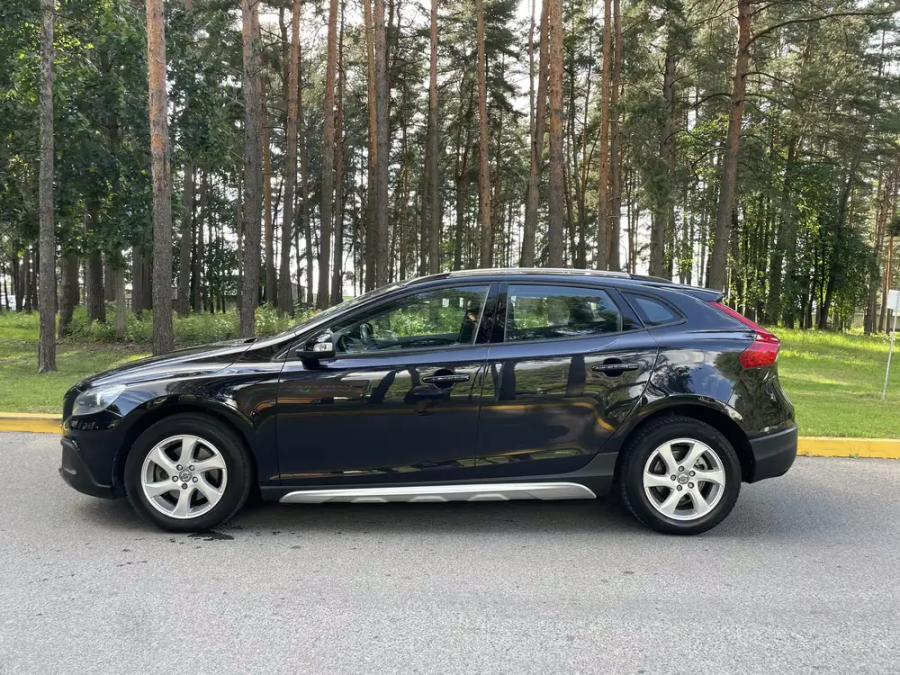 Black Volvo V40 2014 in Riga, with an engine capacity of 1.60 L and mileage of 186 thousand km for 4000 €, photo 8 on AUTOMOTO.COM.LV