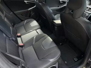 Black Volvo V40 2014 in Riga, with an engine capacity of 1.60 L and mileage of 186 thousand km for 4000 €, photo 13 on AUTOMOTO.COM.LV