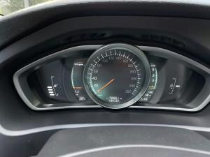 Black Volvo V40 2014 in Riga, with an engine capacity of 1.60 L and mileage of 186 thousand km for 4000 €, photo 14 on AUTOMOTO.COM.LV