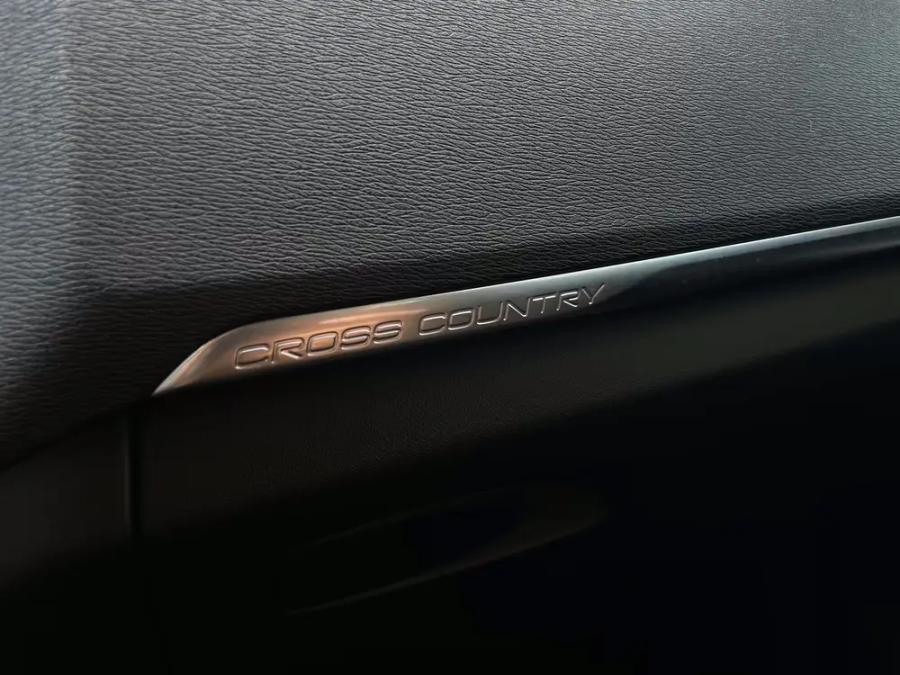 Black Volvo V40 2014 in Riga, with an engine capacity of 1.60 L and mileage of 186 thousand km for 4000 €, photo 15 on AUTOMOTO.COM.LV