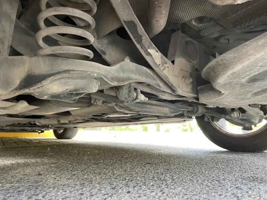 Black Volvo V40 2014 in Riga, with an engine capacity of 1.60 L and mileage of 186 thousand km for 4000 €, photo 19 on AUTOMOTO.COM.LV
