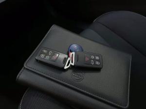 Black Volvo V40 2014 in Riga, with an engine capacity of 1.60 L and mileage of 186 thousand km for 4000 €, photo 21 on AUTOMOTO.COM.LV