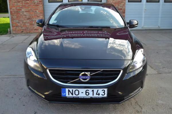 Melns Volvo V40 2014 Jēkabpils, ar dzinēja tilpumu 2.00 L un nobraukumu 174 tūkst. km par 9800 €, foto 4 vietnē AUTOMOTO.COM.LV