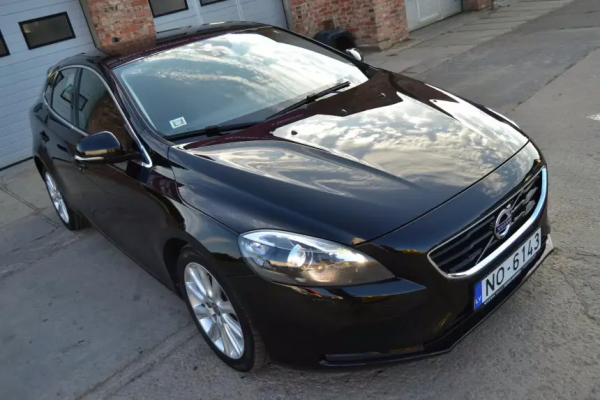 Melns Volvo V40 2014 Jēkabpils, ar dzinēja tilpumu 2.00 L un nobraukumu 174 tūkst. km par 9800 €, foto 5 vietnē AUTOMOTO.COM.LV