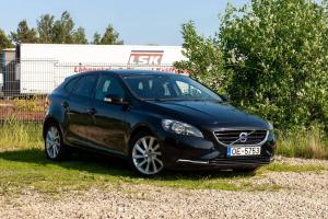 Black Volvo V40 2014 in Riga, with an engine capacity of 1.60 L and mileage of 167 thousand km for 7995 €, photo  on AUTOMOTO.COM.LV