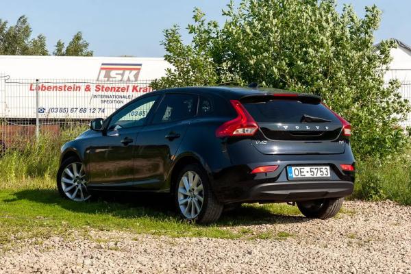 Black Volvo V40 2014 in Riga, with an engine capacity of 1.60 L and mileage of 167 thousand km for 7995 €, photo 2 on AUTOMOTO.COM.LV