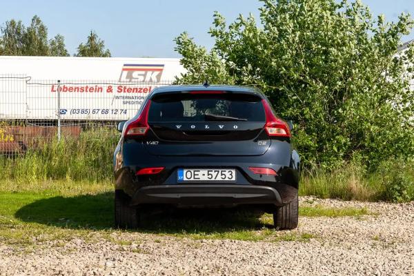 Black Volvo V40 2014 in Riga, with an engine capacity of 1.60 L and mileage of 167 thousand km for 7995 €, photo 6 on AUTOMOTO.COM.LV