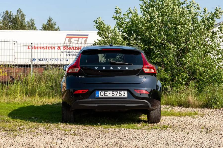 Черный Вольво В40 2014 в Рига, объемом двигателя 1.60 л и пробегом 167 тыс. км за 7995 €, фото 7 на AUTOMOTO.COM.LV