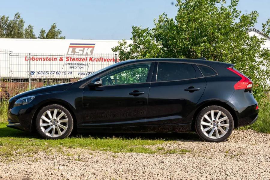 Черный Вольво В40 2014 в Рига, объемом двигателя 1.60 л и пробегом 167 тыс. км за 7995 €, фото 9 на AUTOMOTO.COM.LV