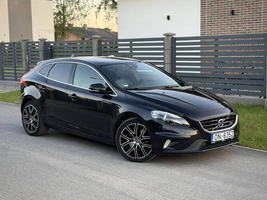 Melns Volvo V40 2014 Jelgava, ar dzinēja tilpumu 2.00 L un nobraukumu 314 tūkst. km par 7200 €, foto 5 vietnē AUTOMOTO.COM.LV