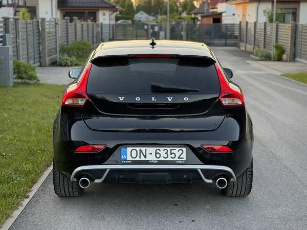 Melns Volvo V40 2014 Jelgava, ar dzinēja tilpumu 2.00 L un nobraukumu 314 tūkst. km par 7200 €, foto 7 vietnē AUTOMOTO.COM.LV