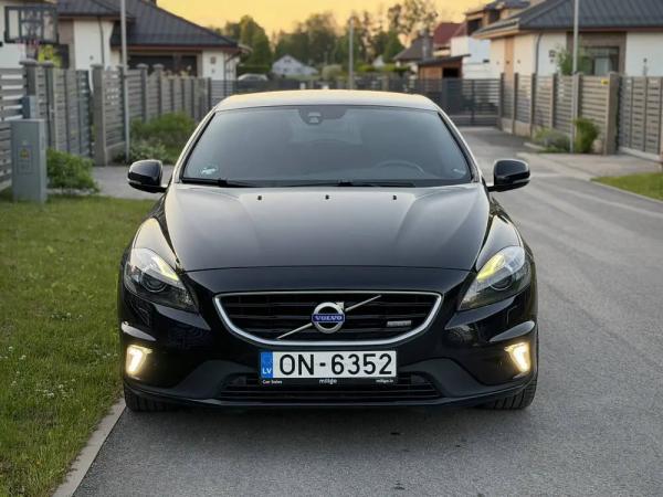 Melns Volvo V40 2014 Jelgava, ar dzinēja tilpumu 2.00 L un nobraukumu 314 tūkst. km par 7200 €, foto 8 vietnē AUTOMOTO.COM.LV