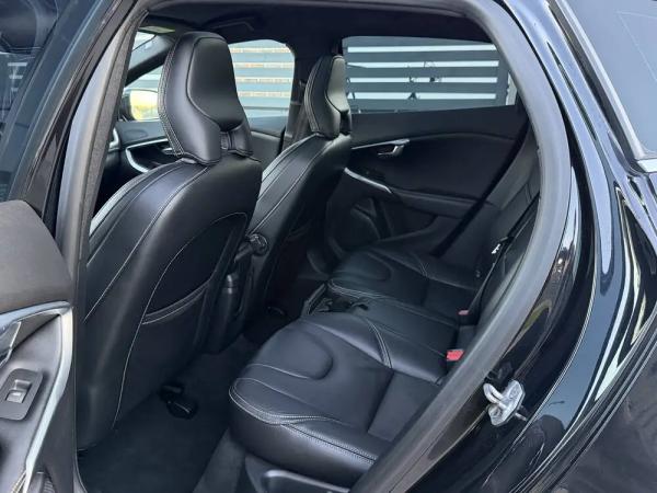 Melns Volvo V40 2014 Jelgava, ar dzinēja tilpumu 2.00 L un nobraukumu 314 tūkst. km par 7200 €, foto 10 vietnē AUTOMOTO.COM.LV