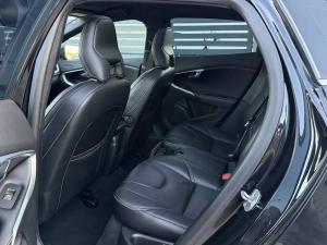 Melns Volvo V40 2014 Jelgava, ar dzinēja tilpumu 2.00 L un nobraukumu 314 tūkst. km par 7200 €, foto 11 vietnē AUTOMOTO.COM.LV