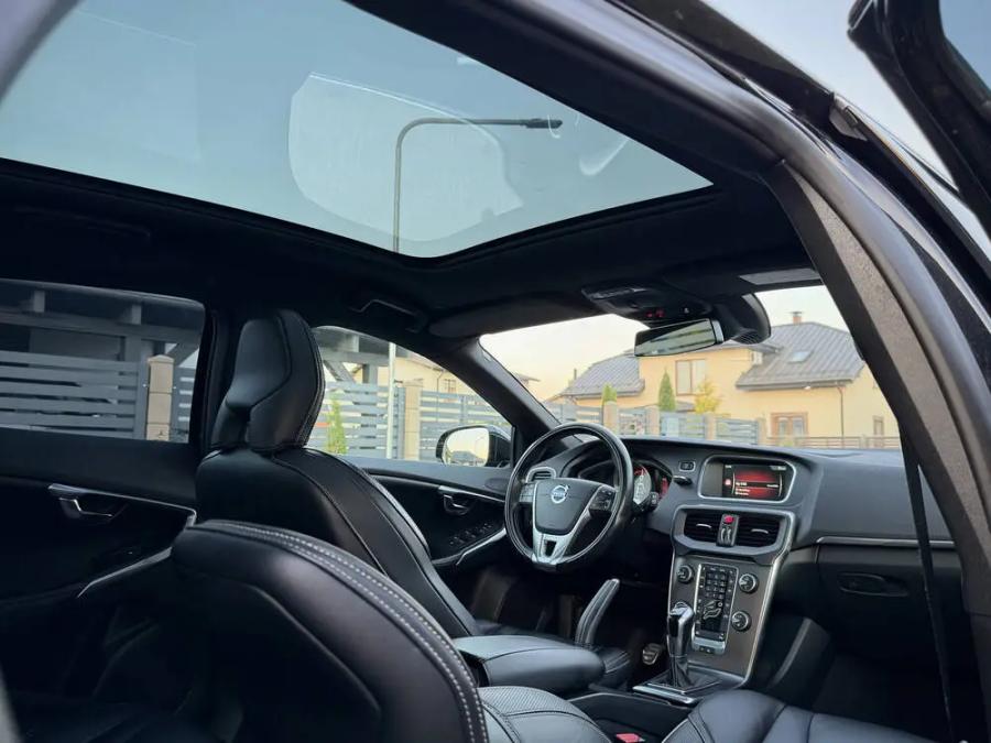 Melns Volvo V40 2014 Jelgava, ar dzinēja tilpumu 2.00 L un nobraukumu 314 tūkst. km par 7200 €, foto 13 vietnē AUTOMOTO.COM.LV