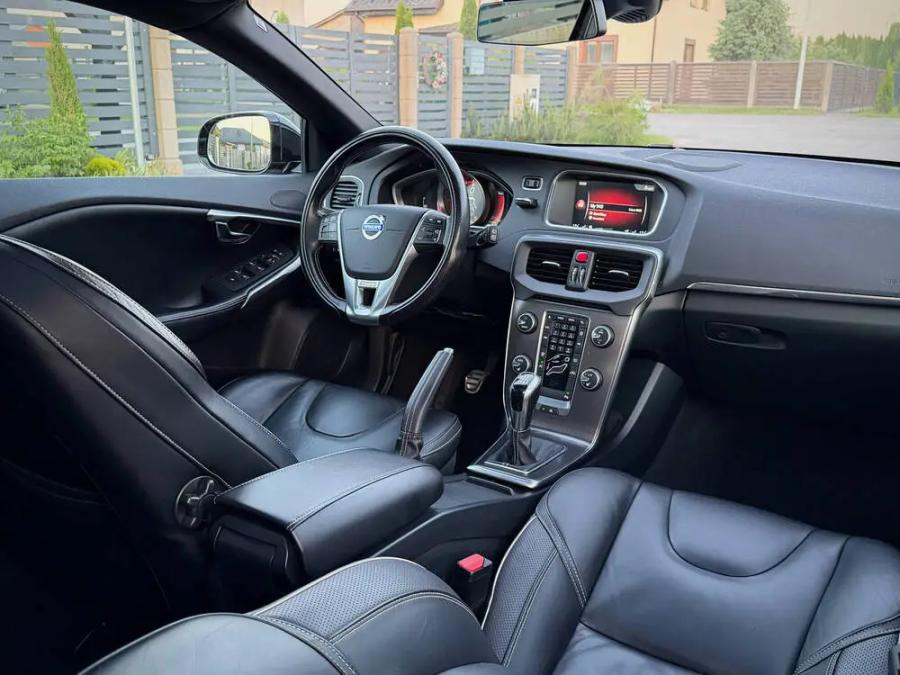 Melns Volvo V40 2014 Jelgava, ar dzinēja tilpumu 2.00 L un nobraukumu 314 tūkst. km par 7200 €, foto 14 vietnē AUTOMOTO.COM.LV