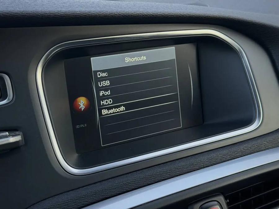 Melns Volvo V40 2014 Jelgava, ar dzinēja tilpumu 2.00 L un nobraukumu 314 tūkst. km par 7200 €, foto 18 vietnē AUTOMOTO.COM.LV