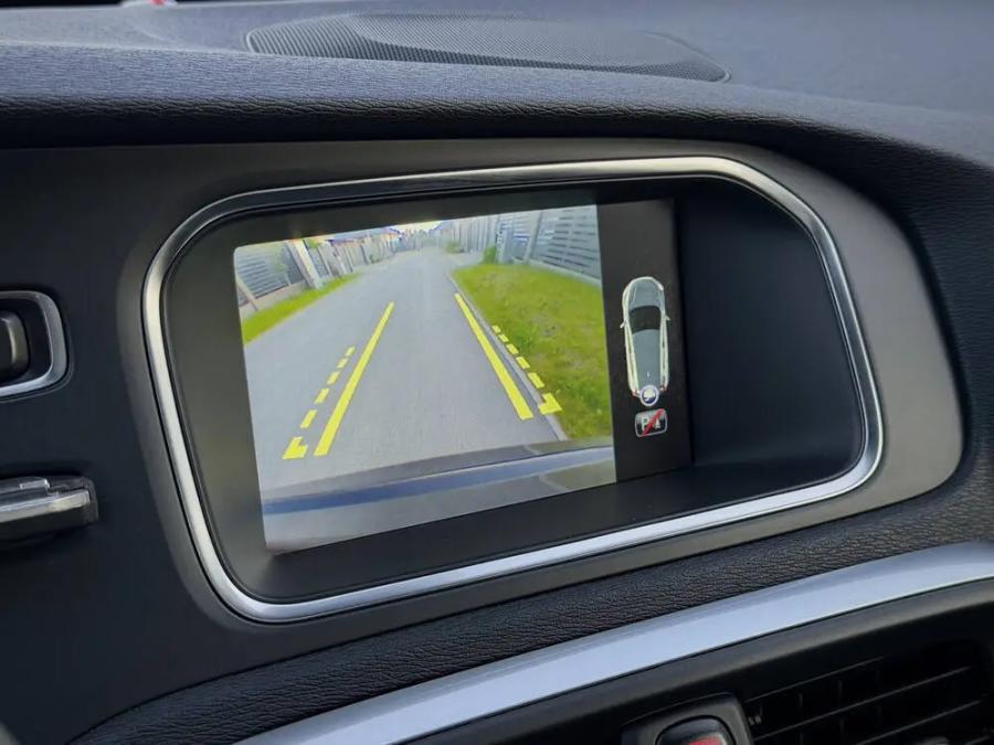 Melns Volvo V40 2014 Jelgava, ar dzinēja tilpumu 2.00 L un nobraukumu 314 tūkst. km par 7200 €, foto 19 vietnē AUTOMOTO.COM.LV