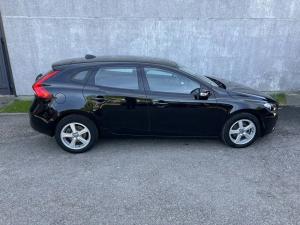 Melns Volvo V40 2014 Liepāja, ar dzinēja tilpumu 1.60 L un nobraukumu 277 tūkst. km par 6450 €, foto 4 vietnē AUTOMOTO.COM.LV
