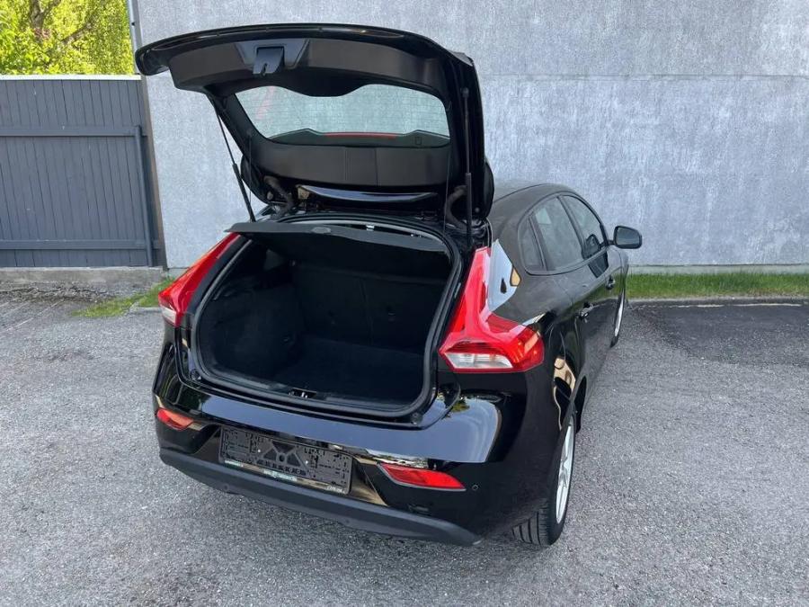 Melns Volvo V40 2014 Liepāja, ar dzinēja tilpumu 1.60 L un nobraukumu 277 tūkst. km par 6450 €, foto 7 vietnē AUTOMOTO.COM.LV