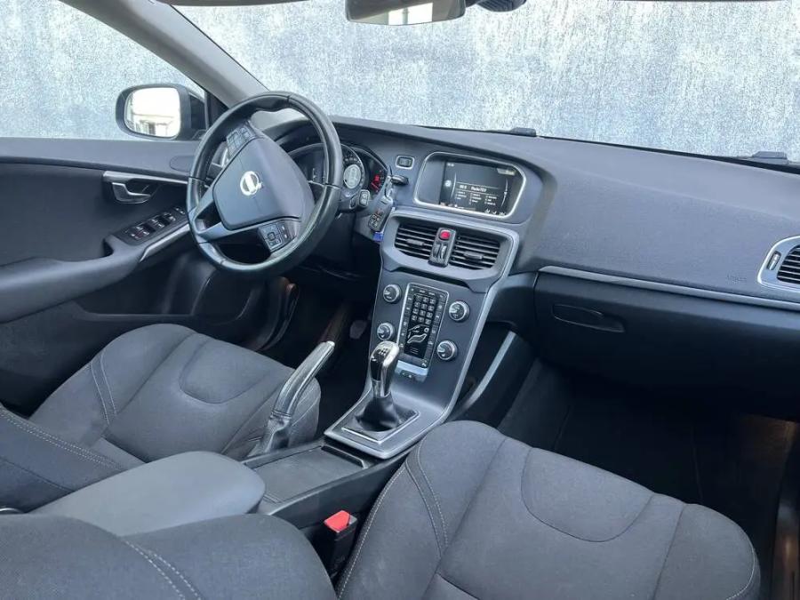 Melns Volvo V40 2014 Liepāja, ar dzinēja tilpumu 1.60 L un nobraukumu 277 tūkst. km par 6450 €, foto 8 vietnē AUTOMOTO.COM.LV