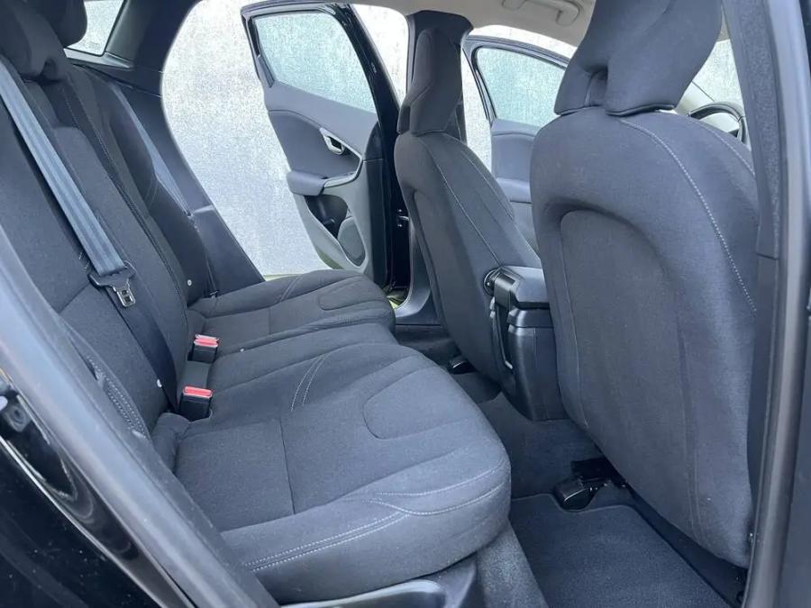 Melns Volvo V40 2014 Liepāja, ar dzinēja tilpumu 1.60 L un nobraukumu 277 tūkst. km par 6450 €, foto 11 vietnē AUTOMOTO.COM.LV