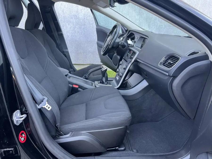 Melns Volvo V40 2014 Liepāja, ar dzinēja tilpumu 1.60 L un nobraukumu 277 tūkst. km par 6450 €, foto 13 vietnē AUTOMOTO.COM.LV