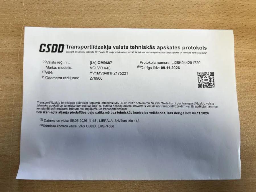 Melns Volvo V40 2014 Liepāja, ar dzinēja tilpumu 1.60 L un nobraukumu 277 tūkst. km par 6450 €, foto 32 vietnē AUTOMOTO.COM.LV