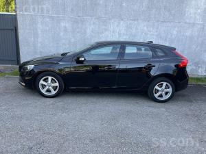 Melns Volvo V40 2014 Liepāja, ar dzinēja tilpumu 1.60 L un nobraukumu 277 tūkst. km par 6450 €, foto 6 vietnē AUTOMOTO.COM.LV