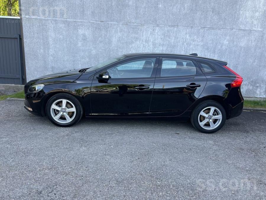 Melns Volvo V40 2014 Liepāja, ar dzinēja tilpumu 1.60 L un nobraukumu 277 tūkst. km par 6450 €, foto 6 vietnē AUTOMOTO.COM.LV