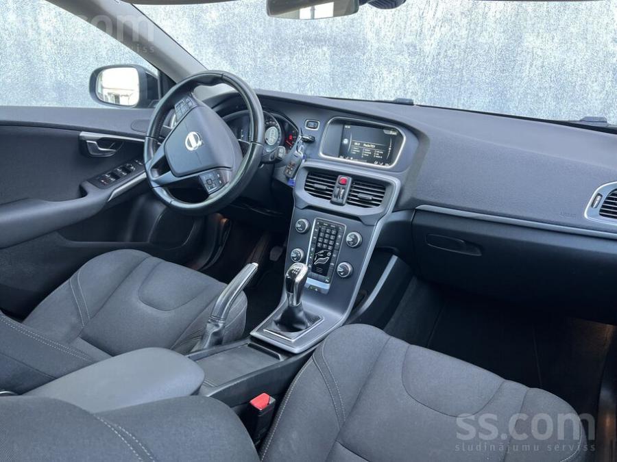 Melns Volvo V40 2014 Liepāja, ar dzinēja tilpumu 1.60 L un nobraukumu 277 tūkst. km par 6450 €, foto 8 vietnē AUTOMOTO.COM.LV