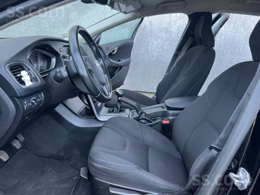Melns Volvo V40 2014 Liepāja, ar dzinēja tilpumu 1.60 L un nobraukumu 277 tūkst. km par 6450 €, foto 9 vietnē AUTOMOTO.COM.LV