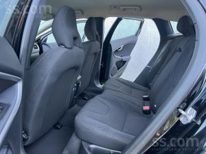Melns Volvo V40 2014 Liepāja, ar dzinēja tilpumu 1.60 L un nobraukumu 277 tūkst. km par 6450 €, foto 10 vietnē AUTOMOTO.COM.LV