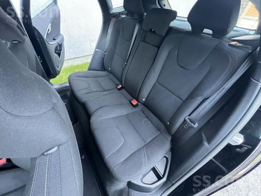Melns Volvo V40 2014 Liepāja, ar dzinēja tilpumu 1.60 L un nobraukumu 277 tūkst. km par 6450 €, foto 12 vietnē AUTOMOTO.COM.LV