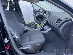 Melns Volvo V40 2014 Liepāja, ar dzinēja tilpumu 1.60 L un nobraukumu 277 tūkst. km par 6450 €, foto 13 vietnē AUTOMOTO.COM.LV