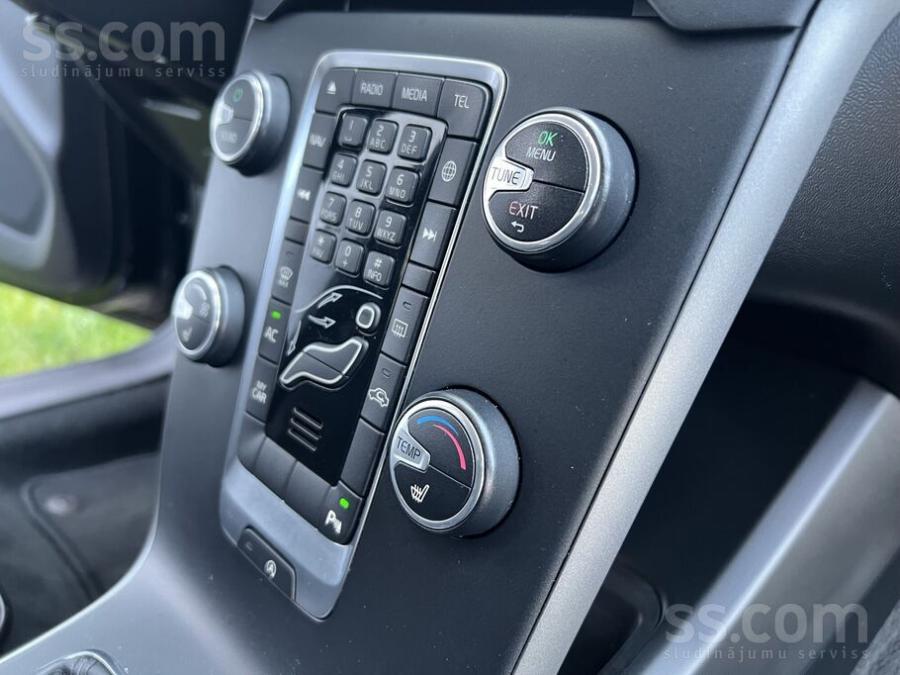 Melns Volvo V40 2014 Liepāja, ar dzinēja tilpumu 1.60 L un nobraukumu 277 tūkst. km par 6450 €, foto 22 vietnē AUTOMOTO.COM.LV