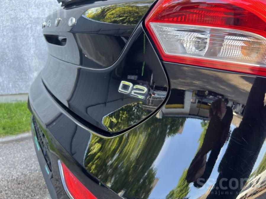 Melns Volvo V40 2014 Liepāja, ar dzinēja tilpumu 1.60 L un nobraukumu 277 tūkst. km par 6450 €, foto 29 vietnē AUTOMOTO.COM.LV