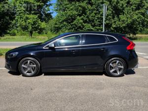Black Volvo V40 2014 in Ogre, with an engine capacity of 1.60 L and mileage of 326 thousand km for 5270 €, photo 6 on AUTOMOTO.COM.LV