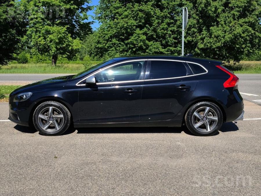 Black Volvo V40 2014 in Ogre, with an engine capacity of 1.60 L and mileage of 326 thousand km for 5270 €, photo 6 on AUTOMOTO.COM.LV