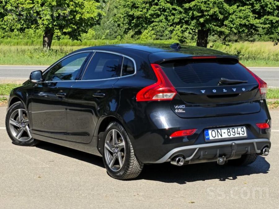 Black Volvo V40 2014 in Ogre, with an engine capacity of 1.60 L and mileage of 326 thousand km for 5270 €, photo 7 on AUTOMOTO.COM.LV